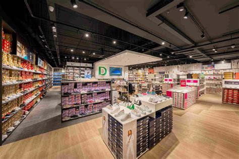 DEICHMANN PROSIGUE LA RENOVACIÓN DE SUS TIENDAS CON UNA NUEVA