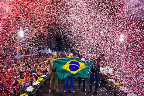 Lula Viemos ao mundo para transformar este país numa grande nação