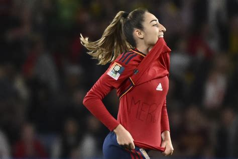 Olga Carmona Y Su Emotiva Dedicatoria De Gol A La Madre Fallecida De
