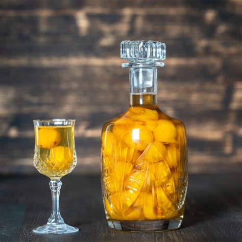 Nalewka cytrynowa najlepszy przepis na domową cytrynówkę Moje Drinki