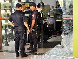 G1 Inquérito sobre tiroteio que matou 4 em galeria de Cuiabá é