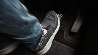 Movilidad As Puedes Saber Si Debes Cambiar El L Quido De Frenos Unotv