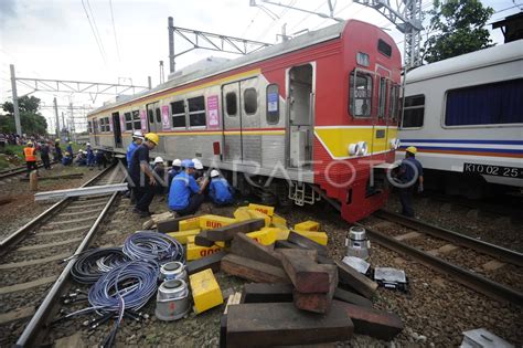 Krl Anjlok Antara Foto
