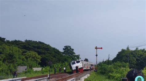 Foto Innalilahi KA Pandalungan Anjlok Dekat Stasiun Tanggulangin