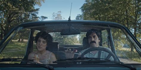 Crítica de Algo que pasó en Año Nuevo humor grotesco del creador de