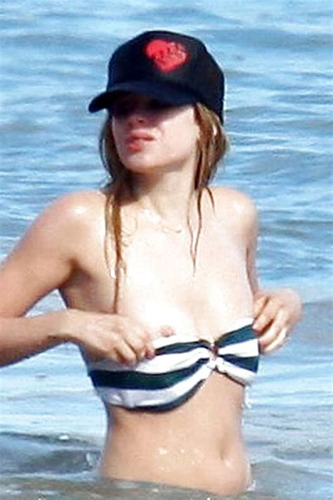 Emma Stone Nip Slip Avril Lavigne XXGASM
