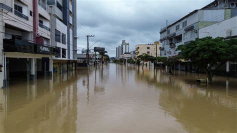 Enchentes Em Santa Catarina Entenda A Alta De Chuvas E Veja Fotos