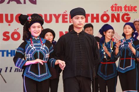 Tưng bừng Liên hoan trình diễn trang phục các dân tộc khu vực phía Bắc