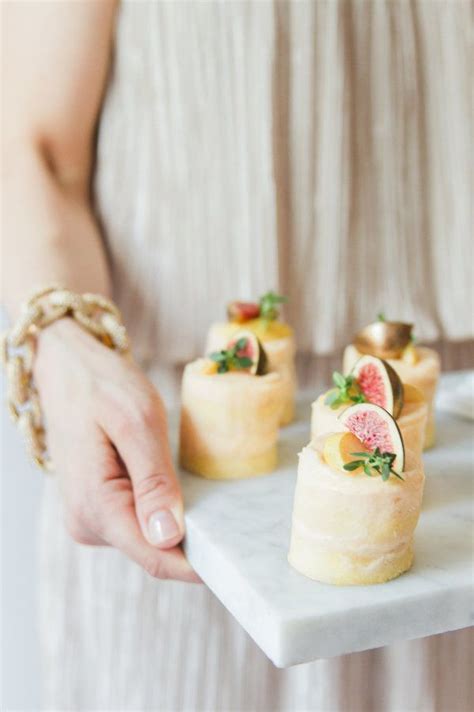 Mini Fig Naked Cakes YUM Stylemepretty Living 2015 10