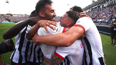 Alianza Lima celebra en Matute AS Perú