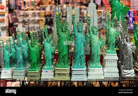 Souvenirs de New York de la Statue de la liberté en différentes