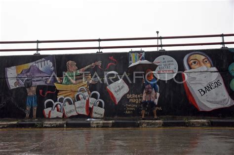 MURAL KRITIK KORUPSI BANSOS DAN EKSPOR BENIH LOBSTER ANTARA Foto