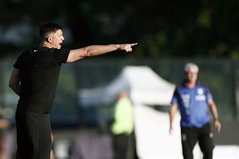Volante do Vasco Andrey Santos rasga elogios ao técnico Maurício