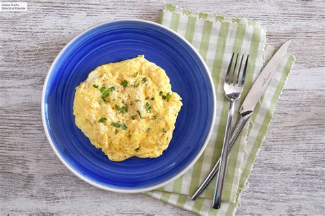 Huevos revueltos en agua sin sartén Receta de cocina fácil sencilla y