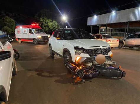 Motociclista invade preferencial e colide contra carro em Tangará