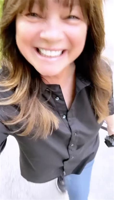 Food Networks Valerie Bertinelli Shows Off Major Weight Loss And Reveals Shes Gone Down Another