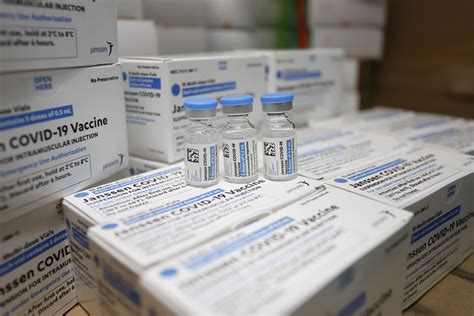 Ceará recebe lote da vacina Janssen para aplicação da dose de reforço