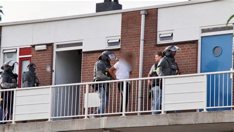 Omroep Flevoland Nieuws Arrestatieteam Haalt Verdachte Van