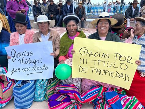 Puno entregan 8 360 títulos rurales en beneficio de pobladores de