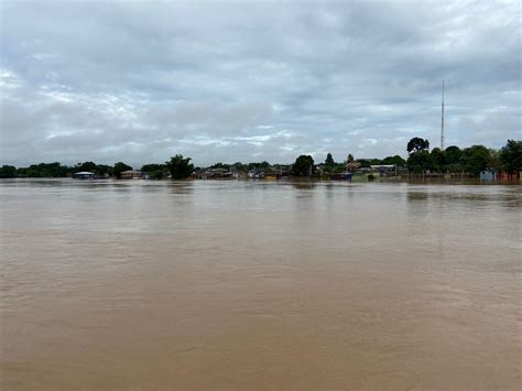 Rio Acre sobe 14 centímetros em 15h e segue acima de 16 metros na