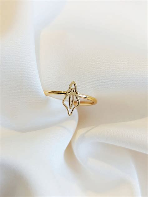 Vulva Ring Female Body Yoni Vagina Labia Uterus Jewelry Gold Statement