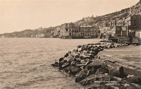 Napoli Panoramica Della Collina Di Posillipo Con Il Palazzo Donn Anna