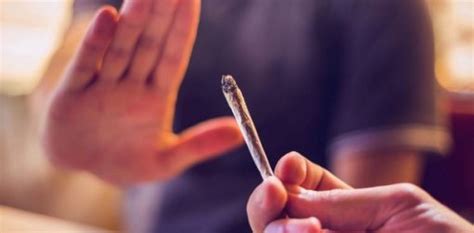 Como abordar a prevenção do uso de drogas na adolescência Viver Sem