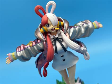 ブルームバーグ ワンピースONE PIECE FILM RED ウタ新時代 フィギュア フィギュア