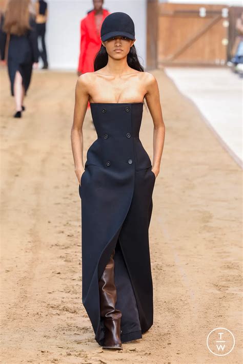 Stella McCartney FW23 Womenswear 43 Tagwalk The Fashion Search