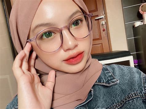 Kacamata Yang Cocok Untuk Wajah Bulat Model Cermin Mata