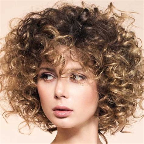 Tagli Capelli Ricci 2024 Corti Medi Lunghi Tendenze Capelli Tagli