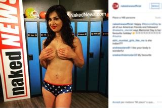 Naked News Le Giornaliste Si Spogliano L Informazione Nuda Gq Italia