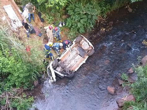 Homem Morre Depois De Perder Controle De Carro E Cair Em Riacho Em