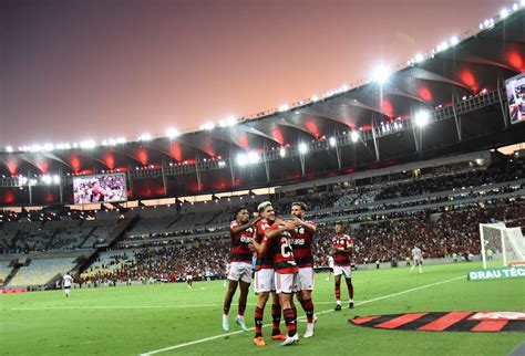 Flamengo tem sequência única de jogos no Maracanã para tentar