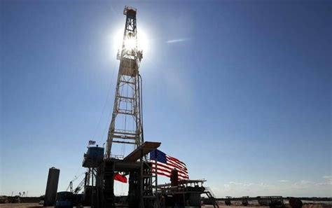 Abren crudo WTI y Brent con alza de más de 1