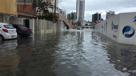 Chuva constante provoca alagamentos em vários bairros de Aracaju F5