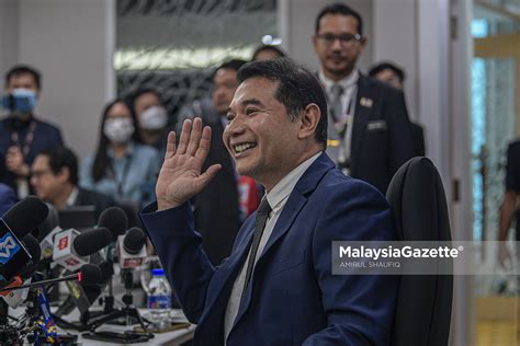 Keadaan Luar Biasa Perlukan PM Jadi Menteri Kewangan Rafizi