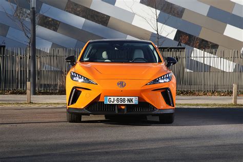 Mg Taquine Macron Avec Une Mg Lectrique Neuve Moins De Par Mois