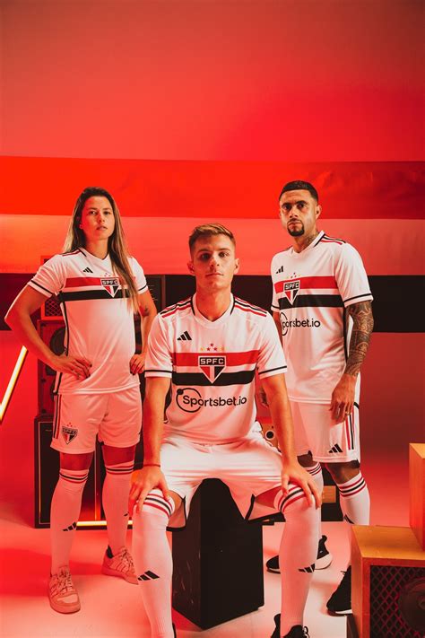 São Paulo lança novo uniforme para 2023 24 veja fotos e detalhes são