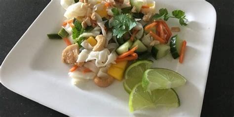 Thaise Maaltijdsalade Met Kip Cashewnoten En Rijstnoedels