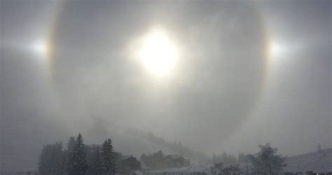 Atmospheric Halos Encyclopedia Of The Environment
