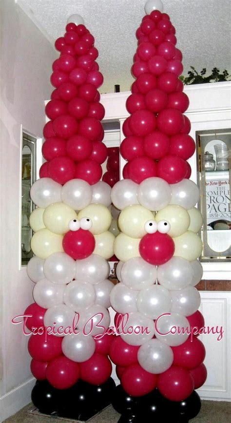 Decora tu fiesta navideña usando columnas de globos Decoración de