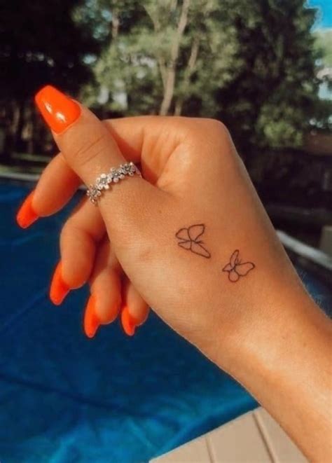 Các mẫu Mini hand tattoo ideas đầy sáng tạo và phong phú