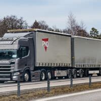60 tonnes et 25 m de long pourquoi des mégacamions vont peut être