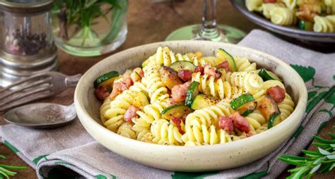 Ricetta Pasta Zucchine E Pancetta Forma Carni