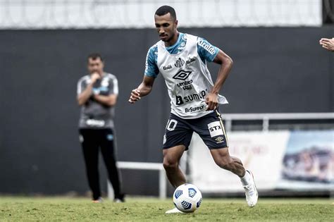 Santos pede valor milionário e Internacional articula por Lucas Braga