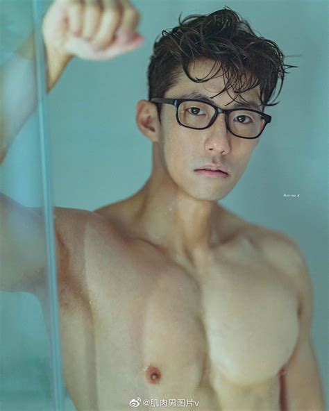 性感肌肉男模 戴眼镜的健身肌肉帅哥 型男欧巴hi davidkim 韩国 健身迷网
