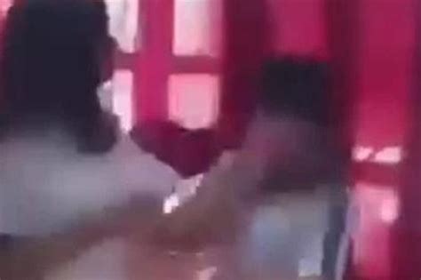 Xôn xao clip nữ sinh đánh bạn tới tấp trong lớp học vì làm hỏng thỏi