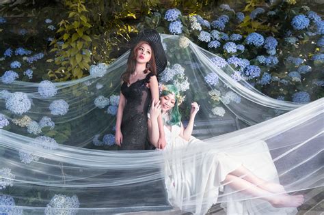 Fondos de pantalla two women asiático mujer modelo vestir Flores