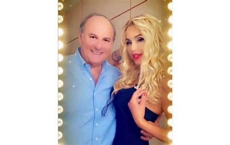 Valeria Marini Esagera Con I Filtri E Alfonso Signorini La Prende In